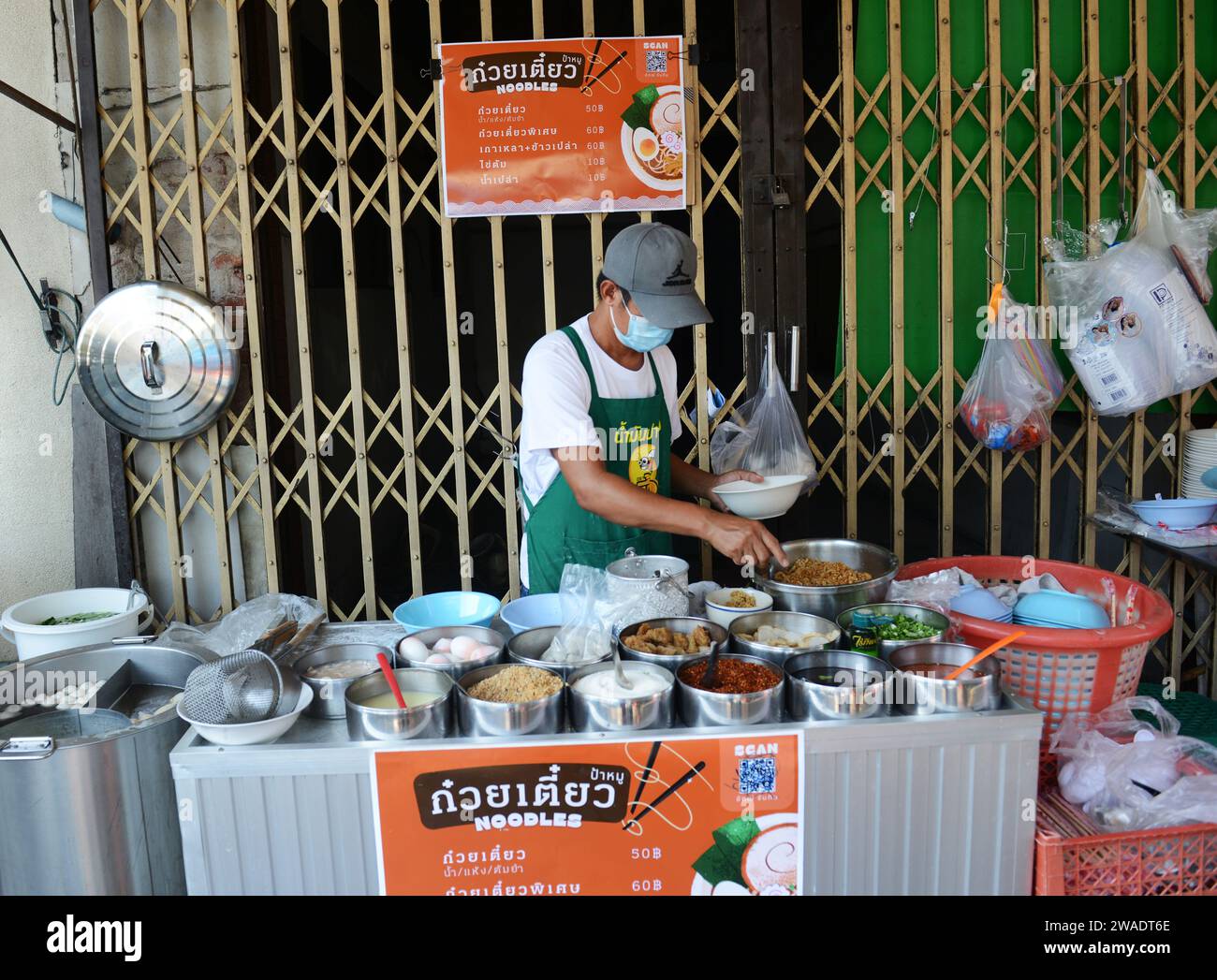 Cooking street food in bangkok hi-res stock photography and images - Alamy