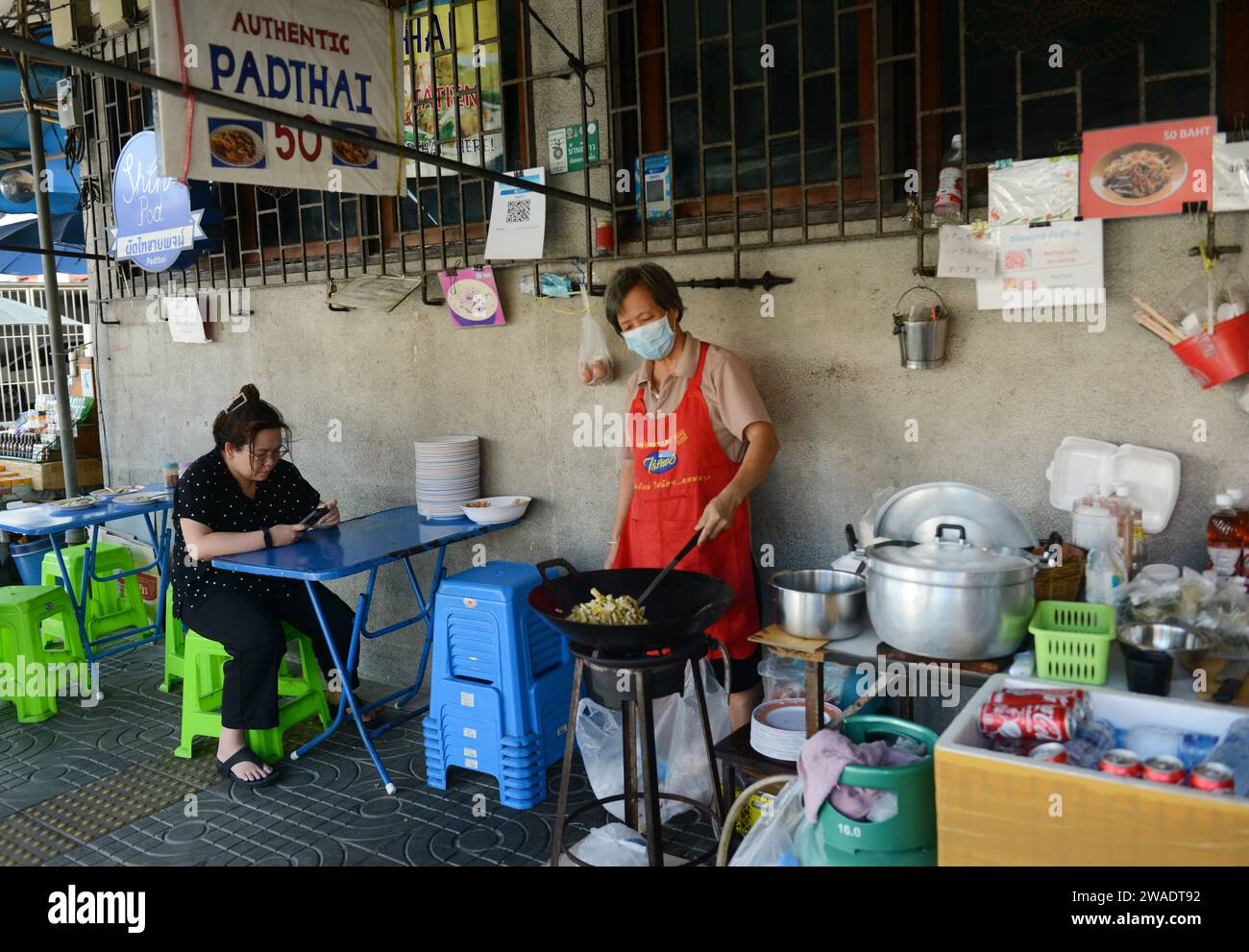 Woman cooking padthai hi-res stock photography and images - Alamy