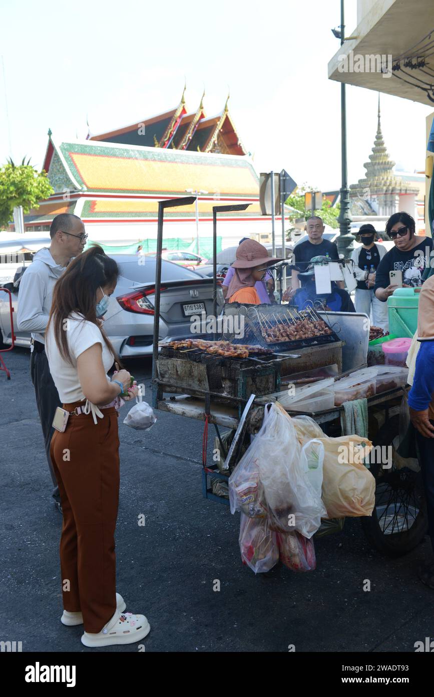 Street food vendors in Bangkok, Thailand Stock Photo - Alamy