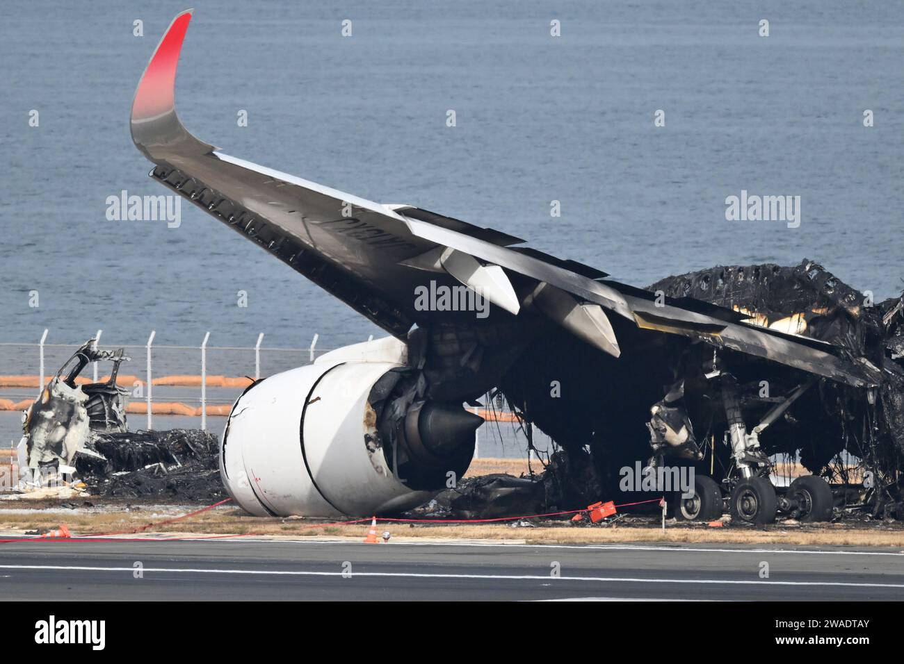 Dhc 8 q300 hi-res stock photography and images - Alamy
