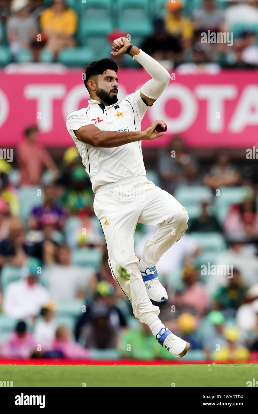 Sydney, Australia, 4 January, 2024. Aamir Jamal of Pakistan bowls ...