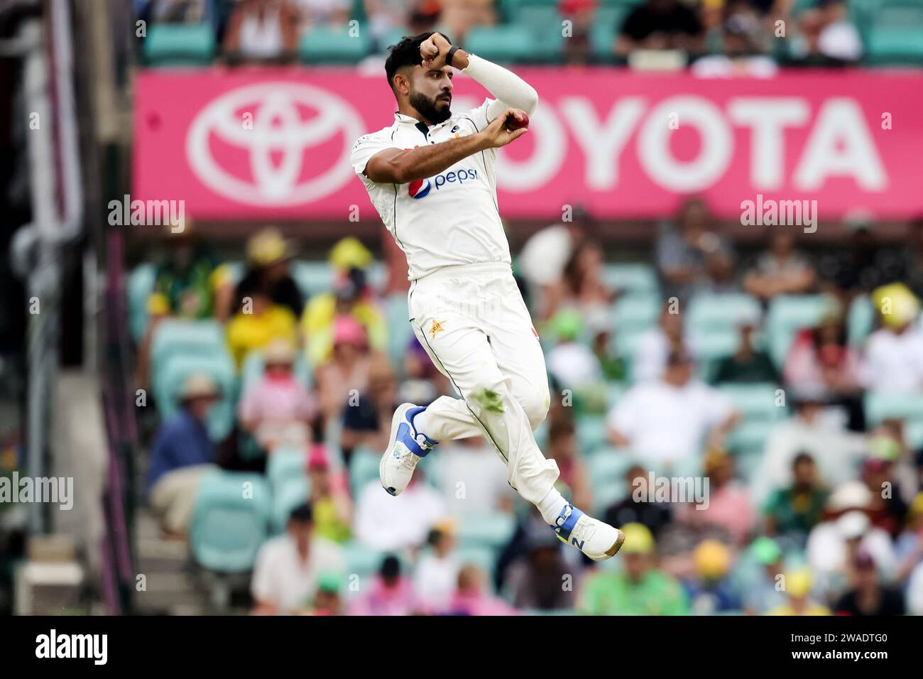 Sydney, Australia, 4 January, 2024. Aamir Jamal of Pakistan bowls ...