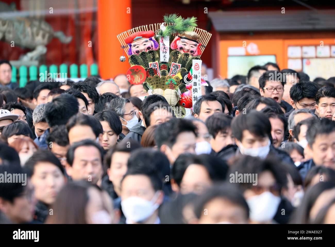 Tokyo, Japan. 4th Jan, 2024. A visitor raises a kumade, a lucky charm ...