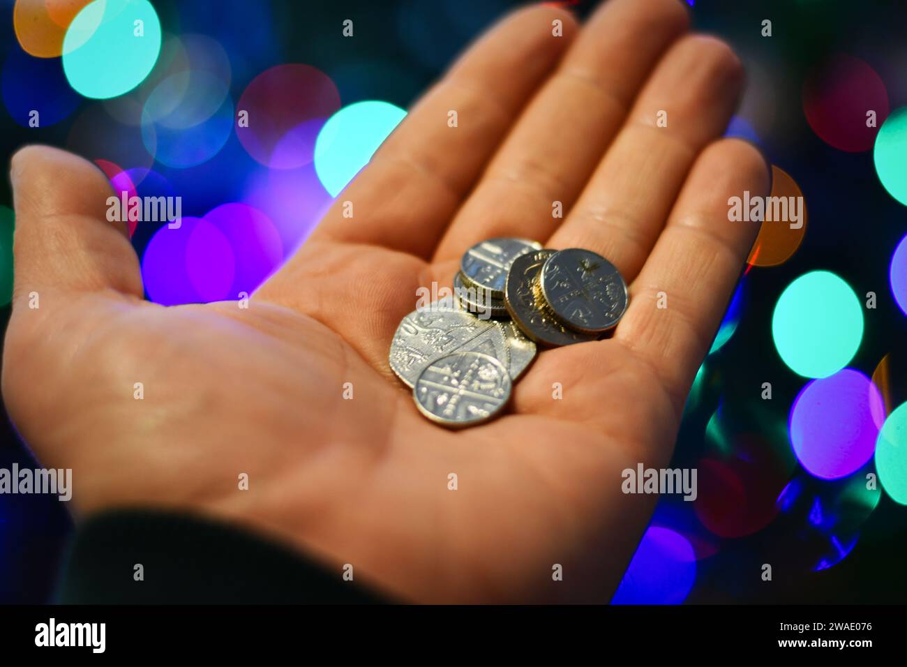A hand full of cash Stock Photo - Alamy