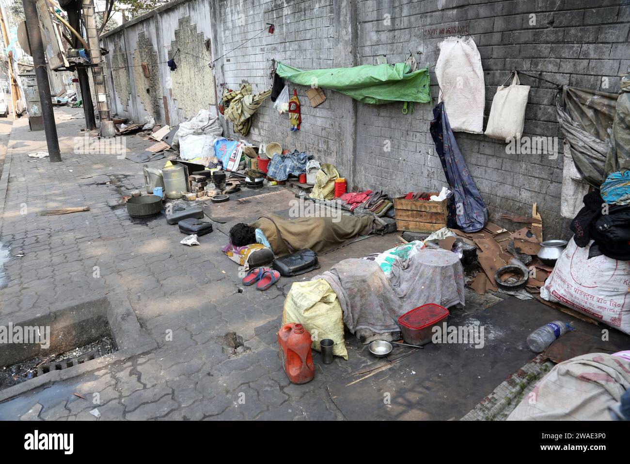 Homeless family living on the streets of Kolkata, India Stock Photo - Alamy