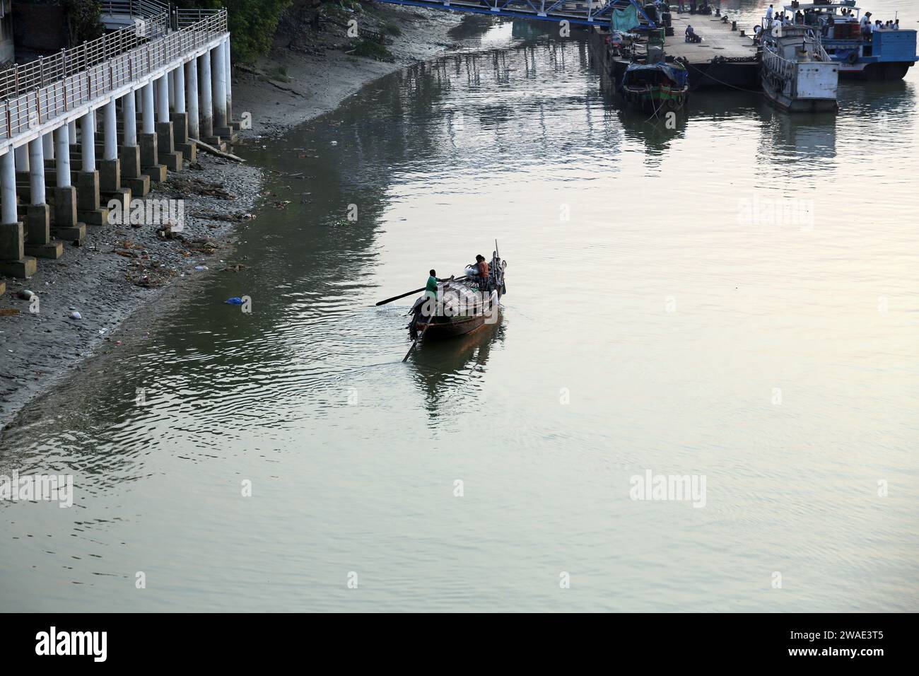 A boat sails on the Hooghly River in Kolkata Stock Photo - Alamy