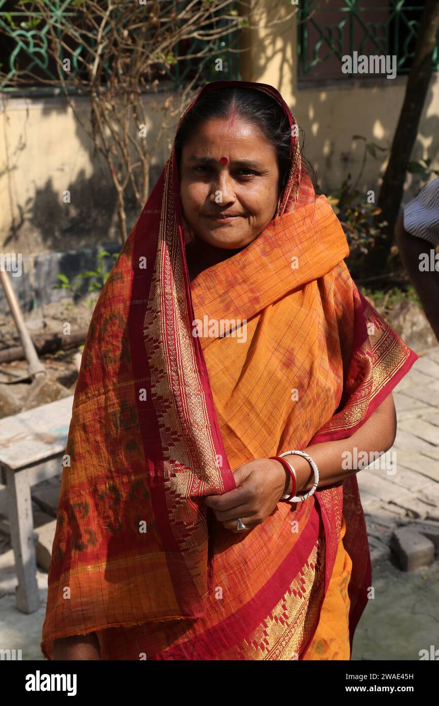 Bengali traditional clothes hi-res stock photography and images - Alamy