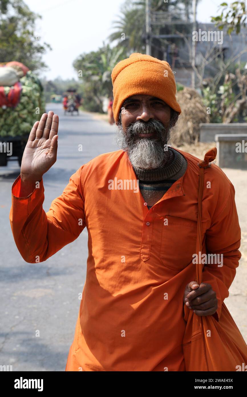 India saluting man hi-res stock photography and images - Alamy