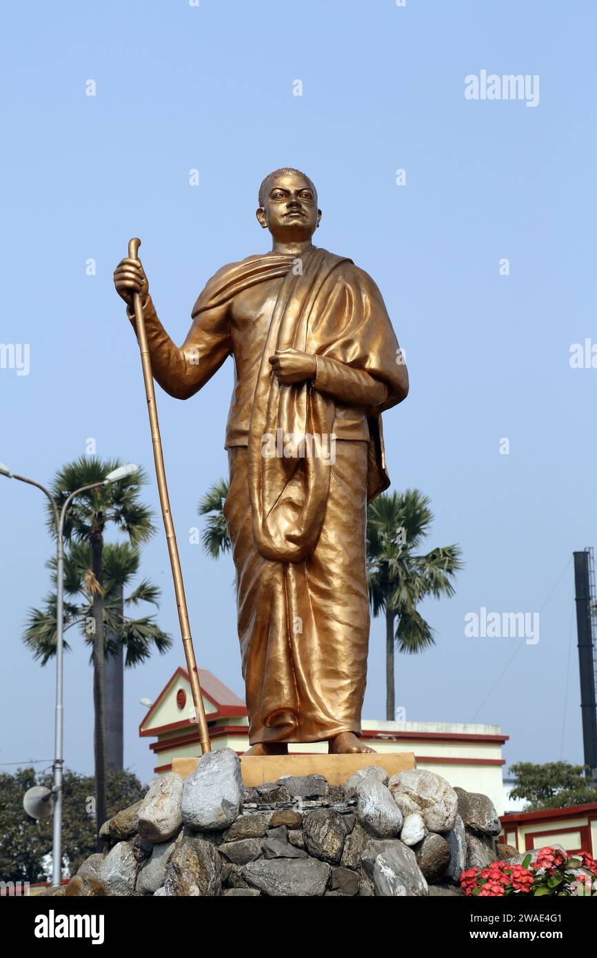 The statue of Swami Vivekananda at the Hindu Dakshineswar Kali Temple ...