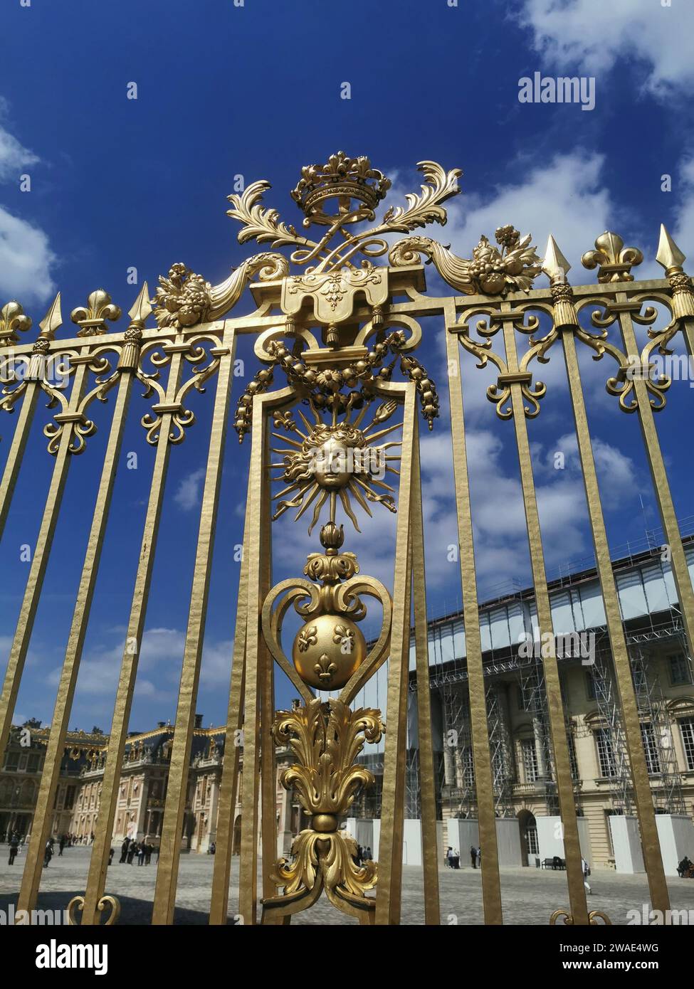 Versailles palace exterior sun hi-res stock photography and images - Alamy