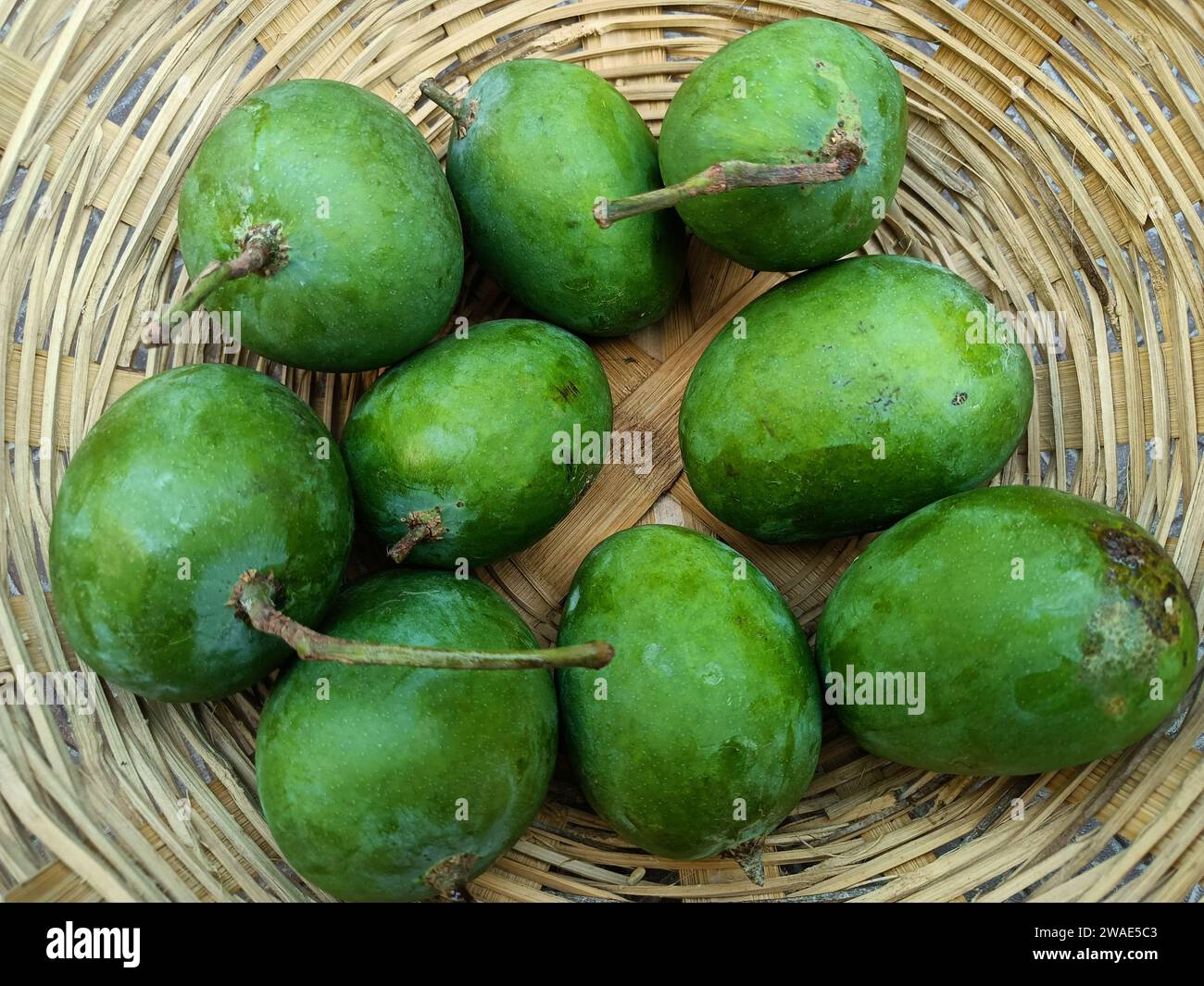 Bunch of indian mangoes hi-res stock photography and images - Alamy