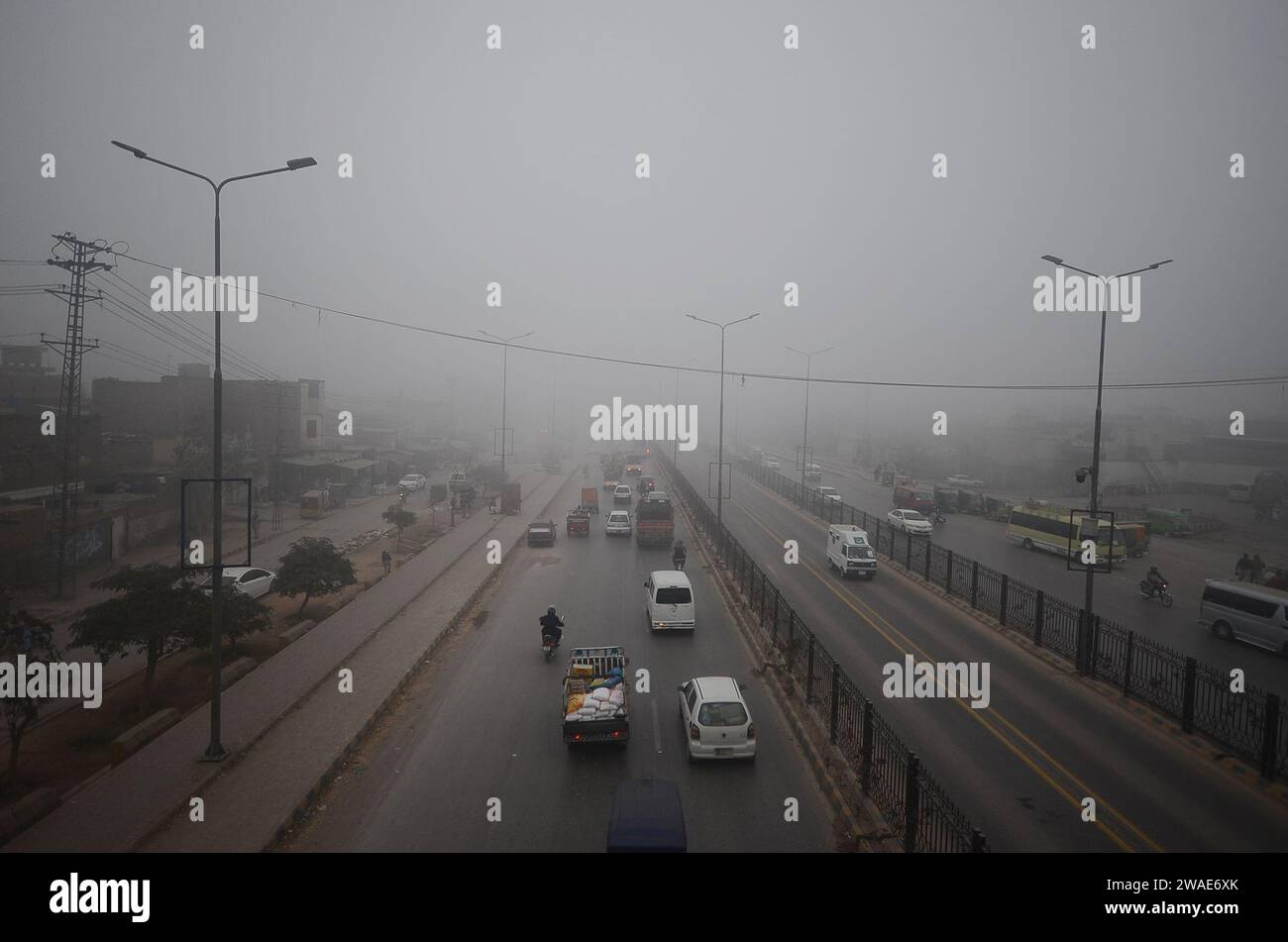 Peshawar, Peshawar, Pakistan. 4th Jan, 2024. Dense fog covers Peshawar ...