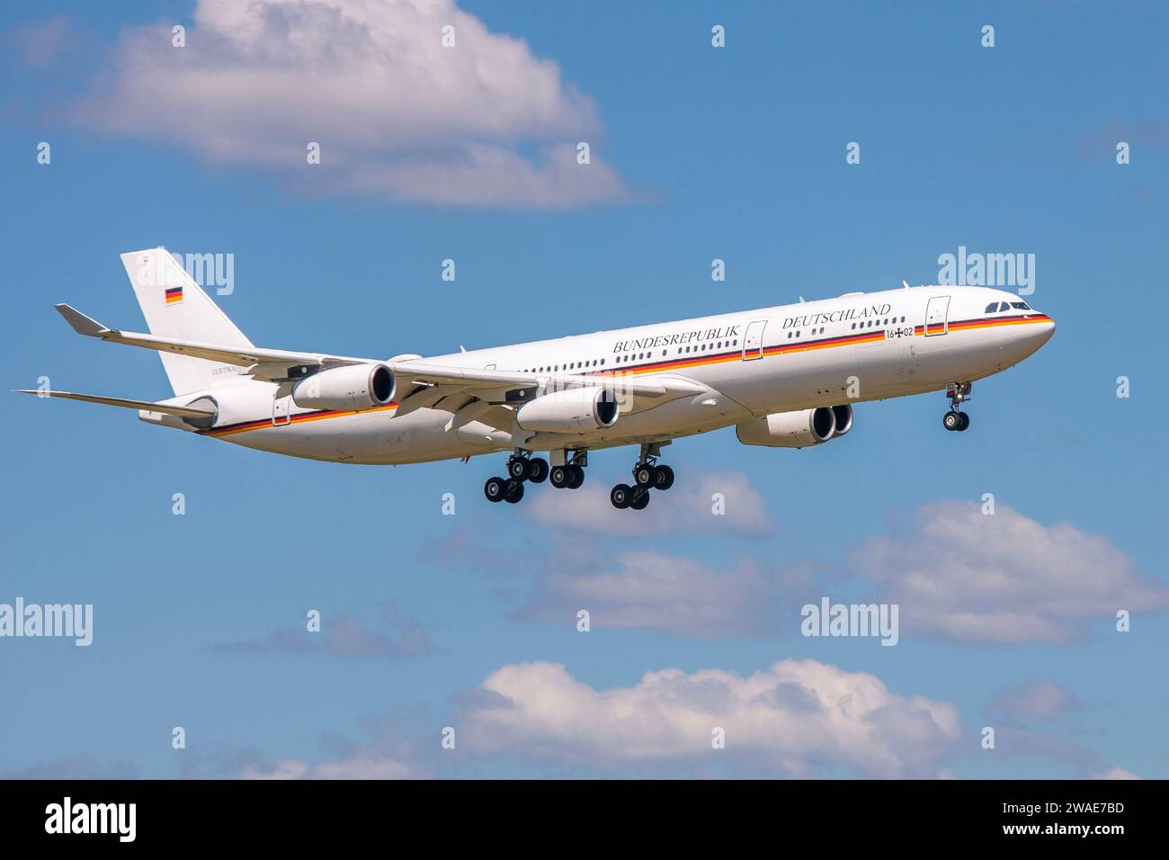 German wings plane hi-res stock photography and images - Alamy