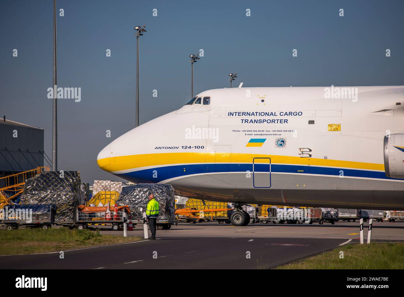 Antonov an 124 front hi-res stock photography and images - Alamy