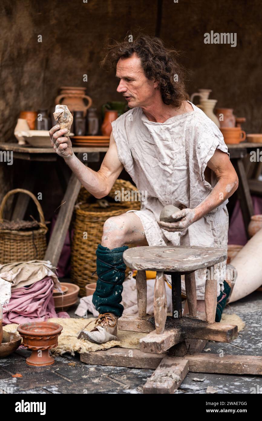 Roman man pottery hi-res stock photography and images - Alamy