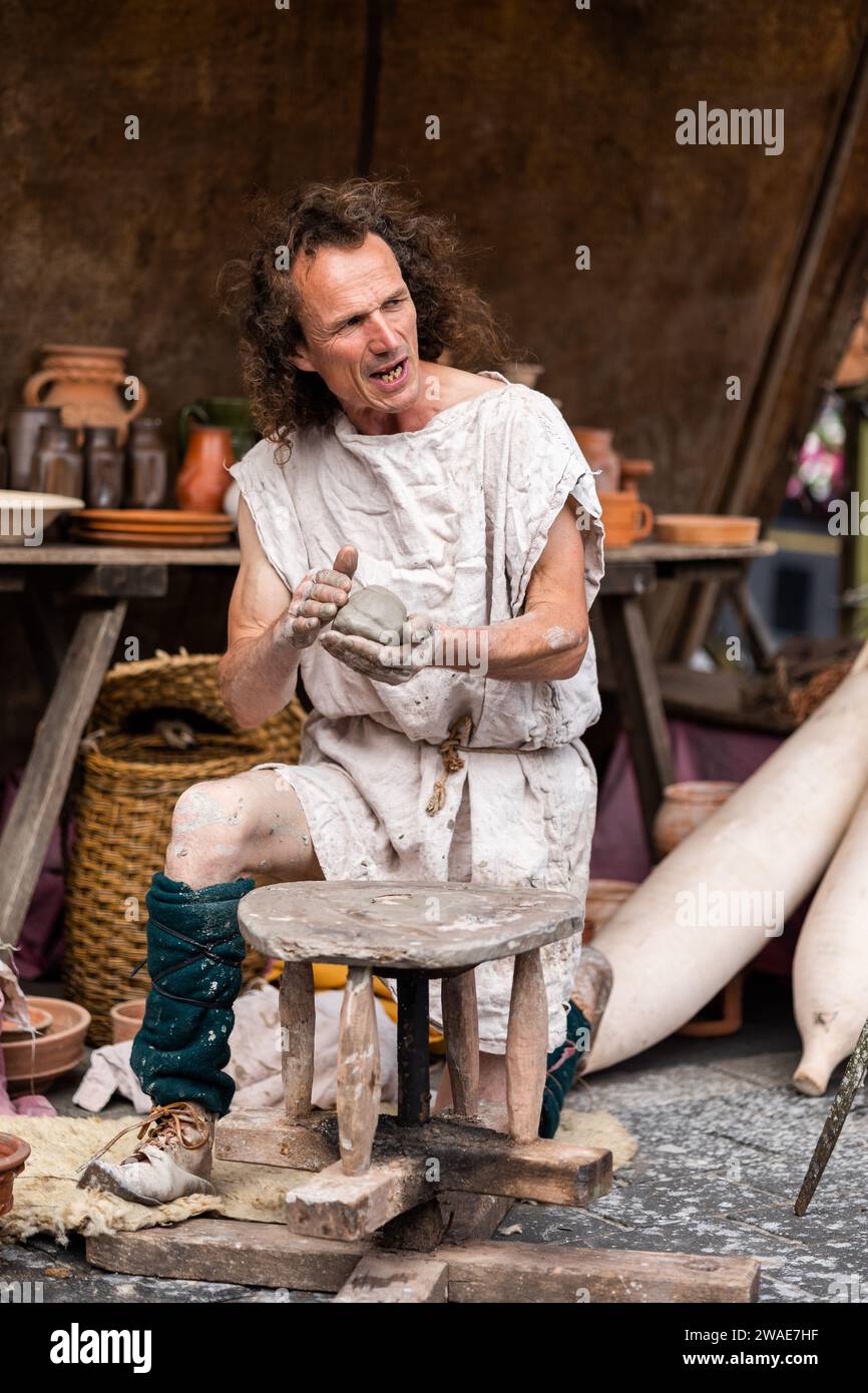 Roman man pottery hi-res stock photography and images - Alamy