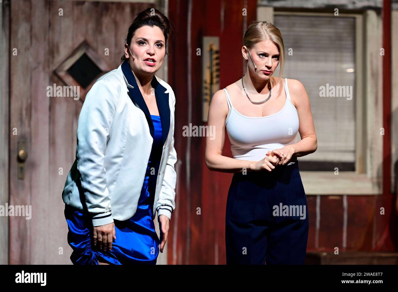 Anika Lehmann und Julia Lindholm bei der Theateraufführung Alter ...