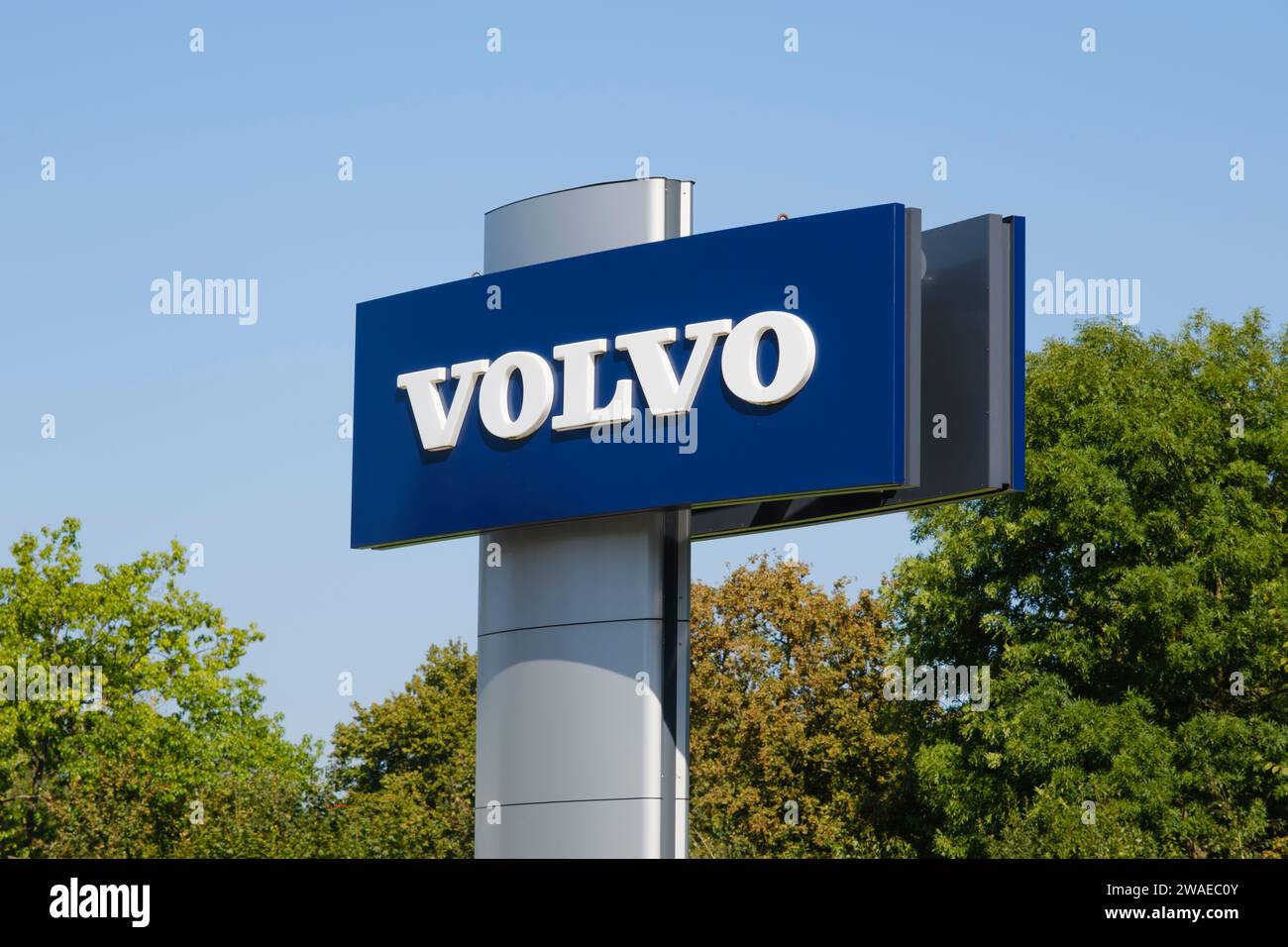 Sign and Logo of the car company Volvo Stock Photo - Alamy