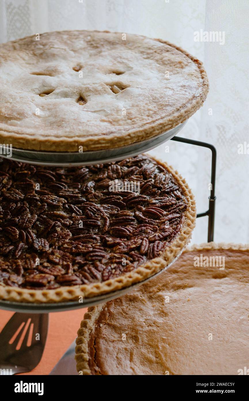 Pies bakery display hi-res stock photography and images - Alamy