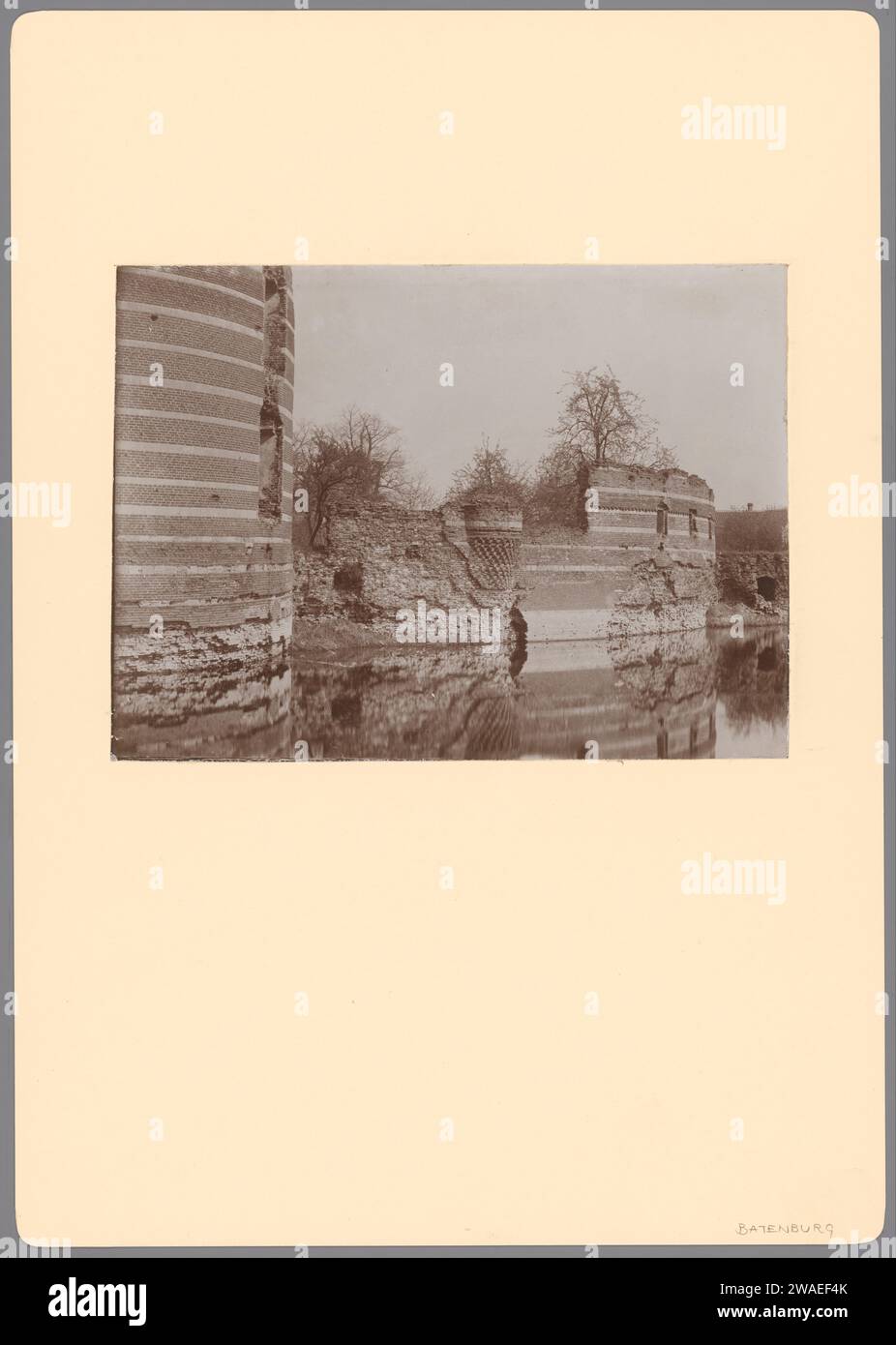 Batenburg castle batenburg castle hi-res stock photography and images ...