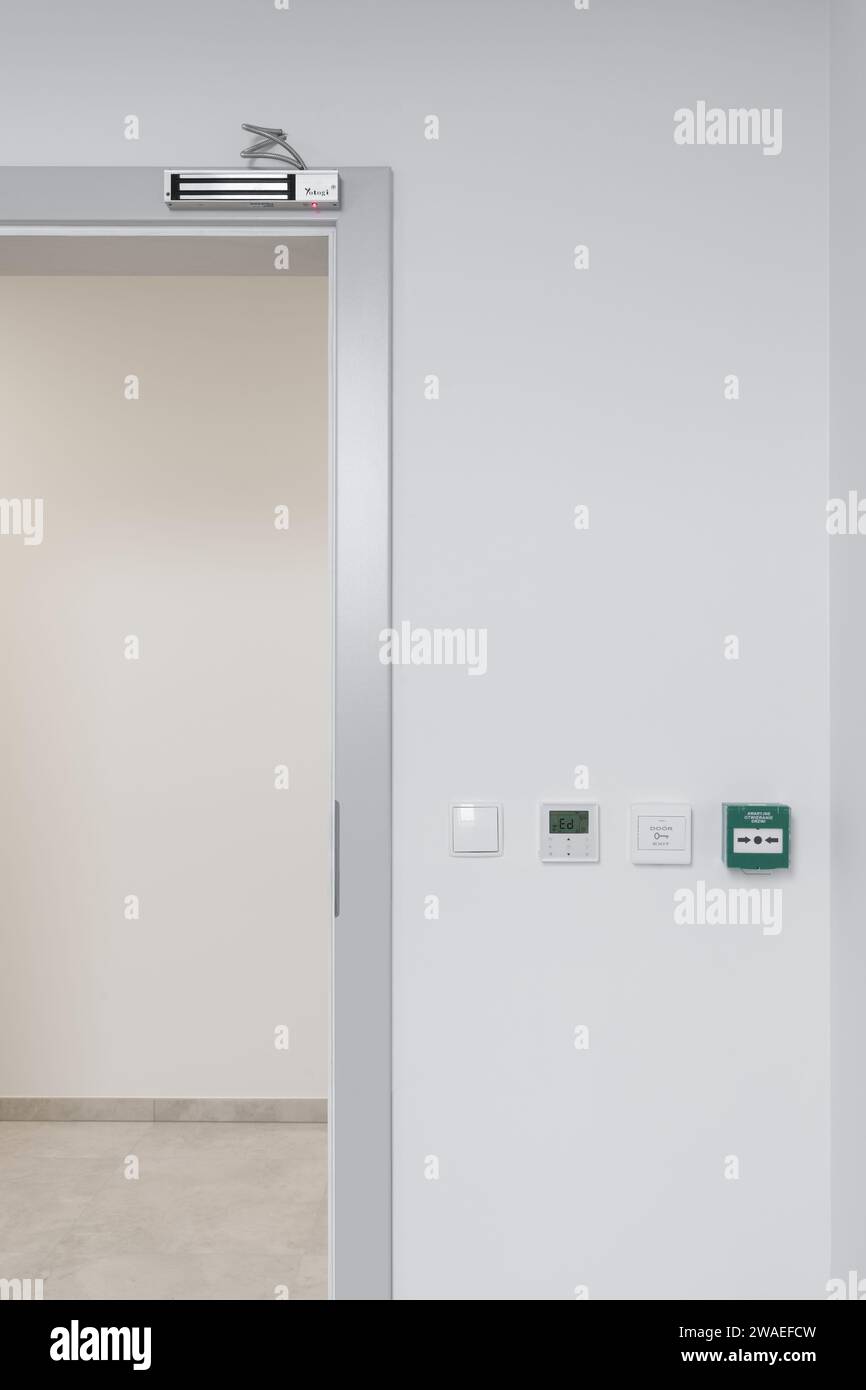 Doorway and lock hi-res stock photography and images - Alamy