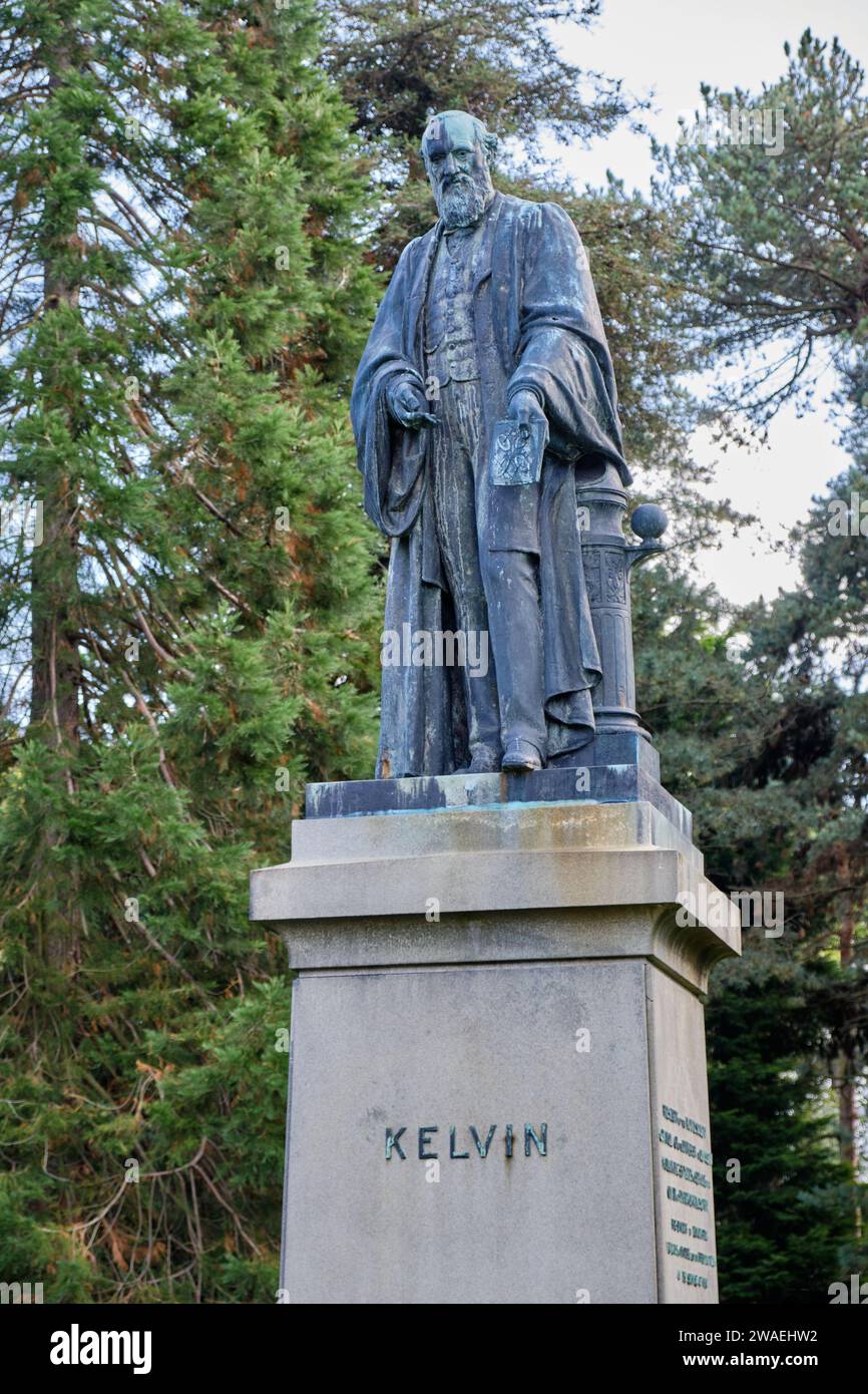statue of Lord Kelvin in belfast Stock Photo - Alamy