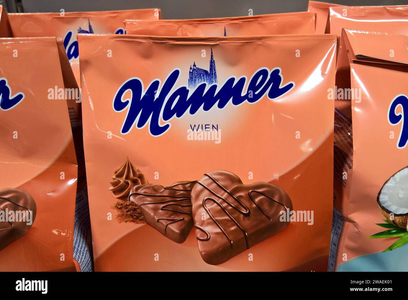 Manner Wien - Waffeln in Herzform mit Schokoladen-Überzug. Im Vertrieb ...