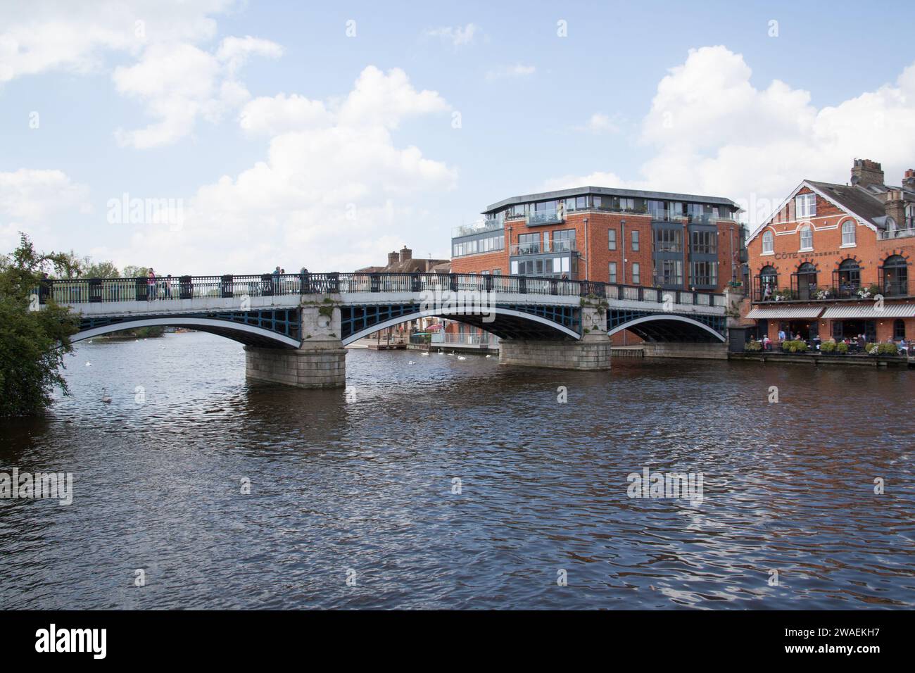 Views of the River Thames at the Windsor Eton Bridge between Windsor ...