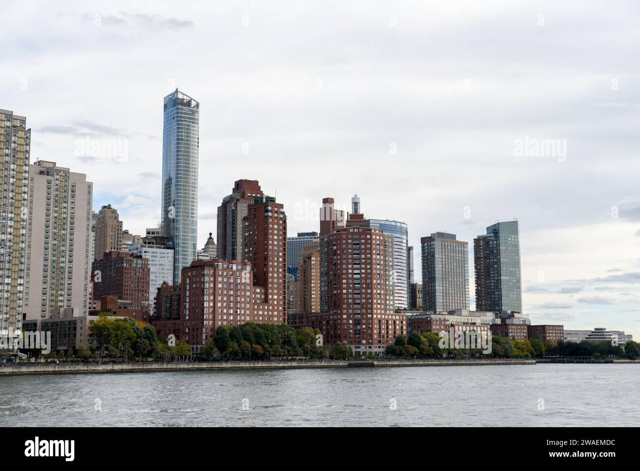 New york city over hudson boat hi-res stock photography and images - Alamy