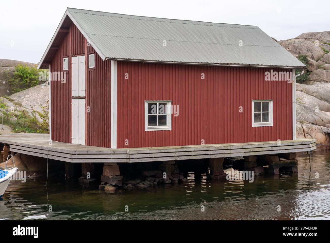 Rustic cabin boats hi-res stock photography and images - Alamy