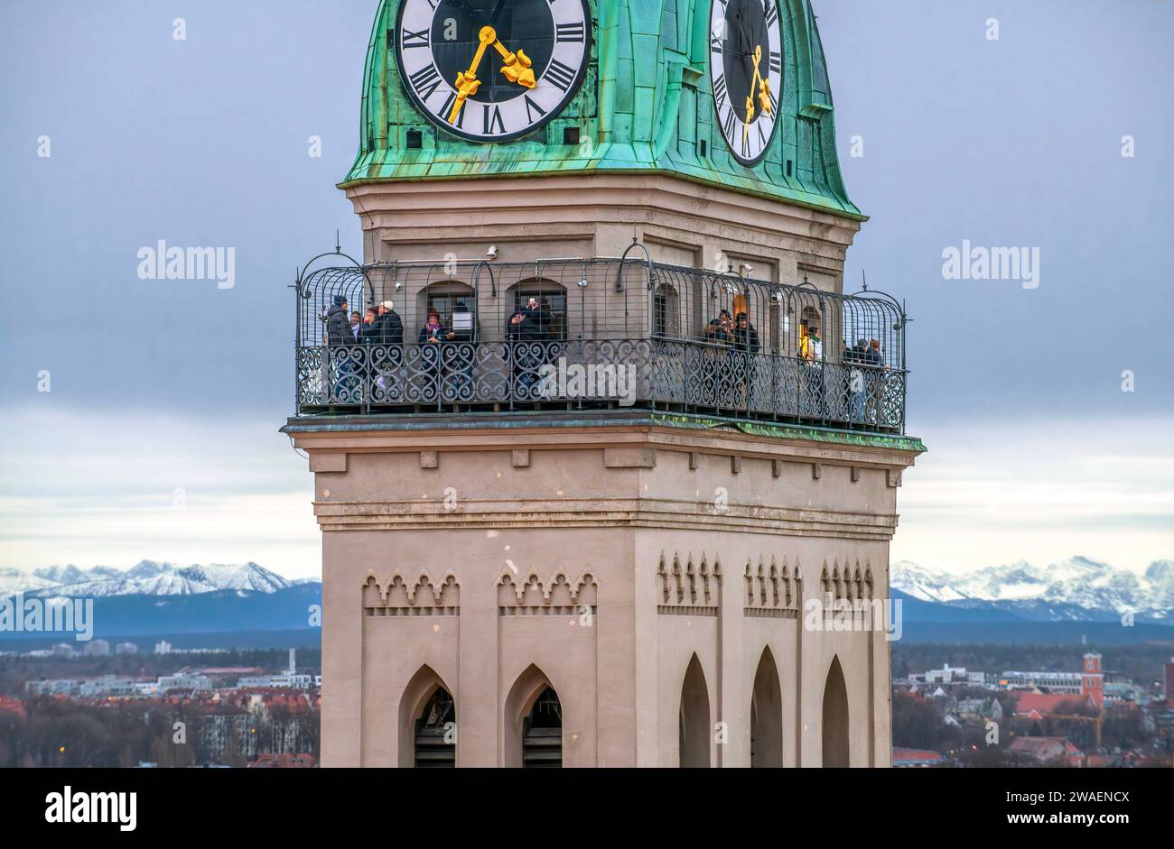 Alter Peter, Blick bis zu den Alpen, Januar 2024 Deutschland, München ...