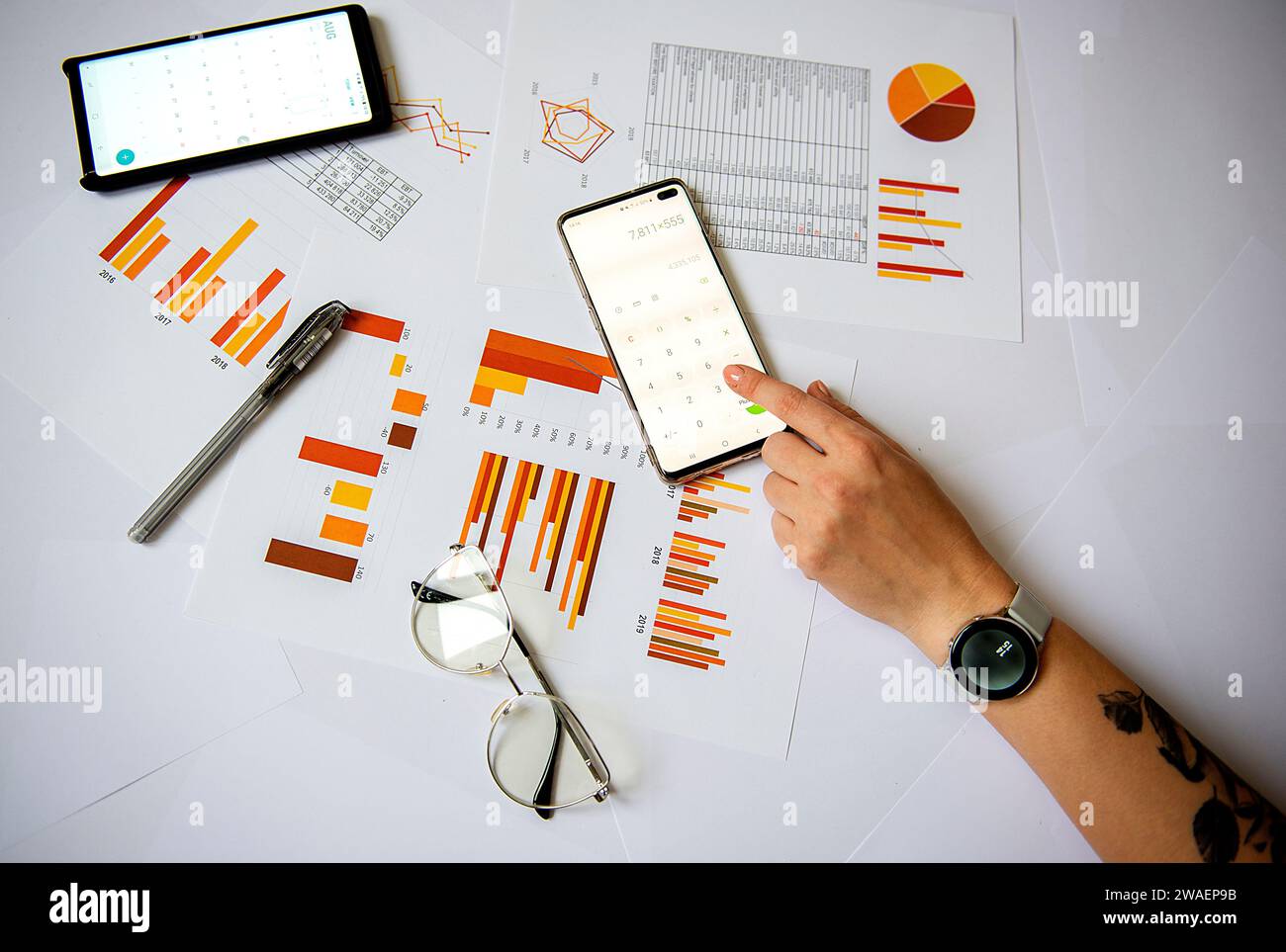 Person concentrate hi-res stock photography and images - Alamy