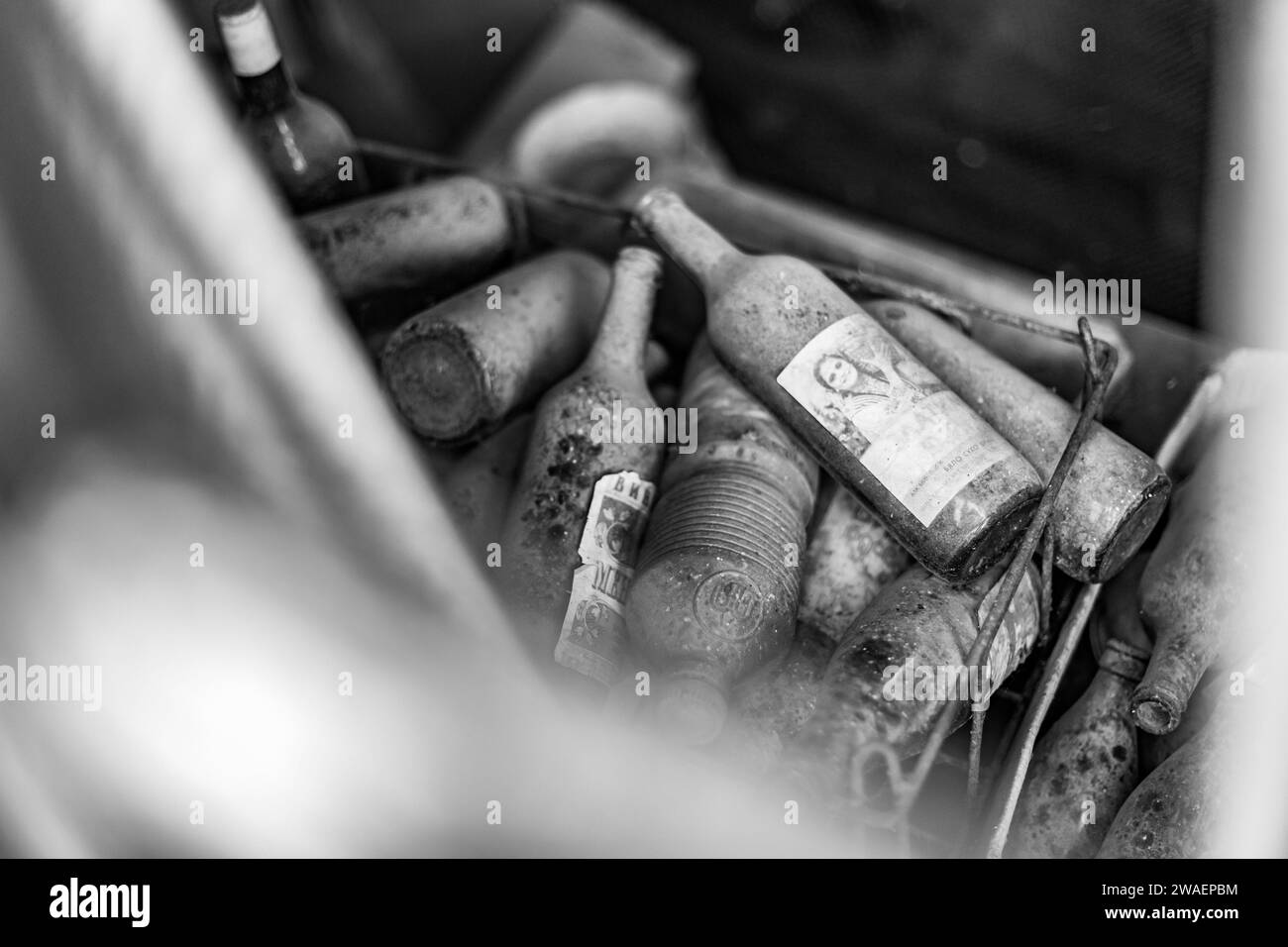 Dust covered wine bottles hi-res stock photography and images - Alamy