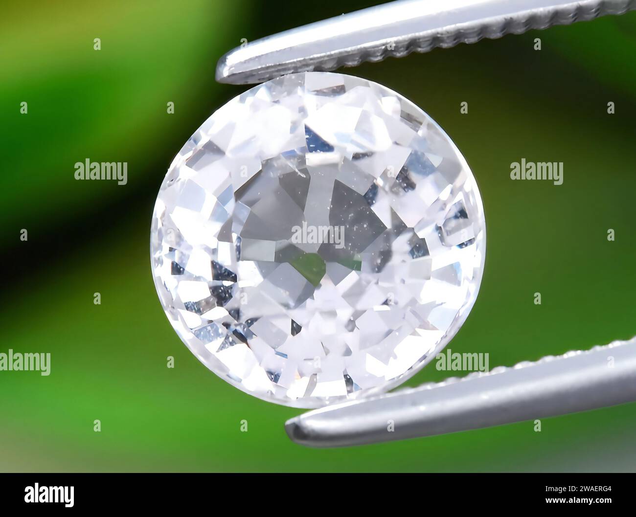 Natural white goshenite beryl hi-res stock photography and images - Alamy