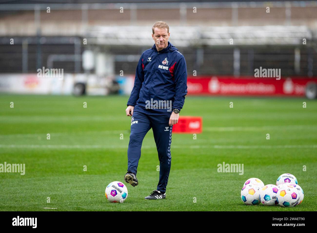 Koeln, Deutschland. 04th Jan, 2024. Timo Schultz (1.FC K?ln, Cheftrainer) mit dem Ball 1. FC K ...