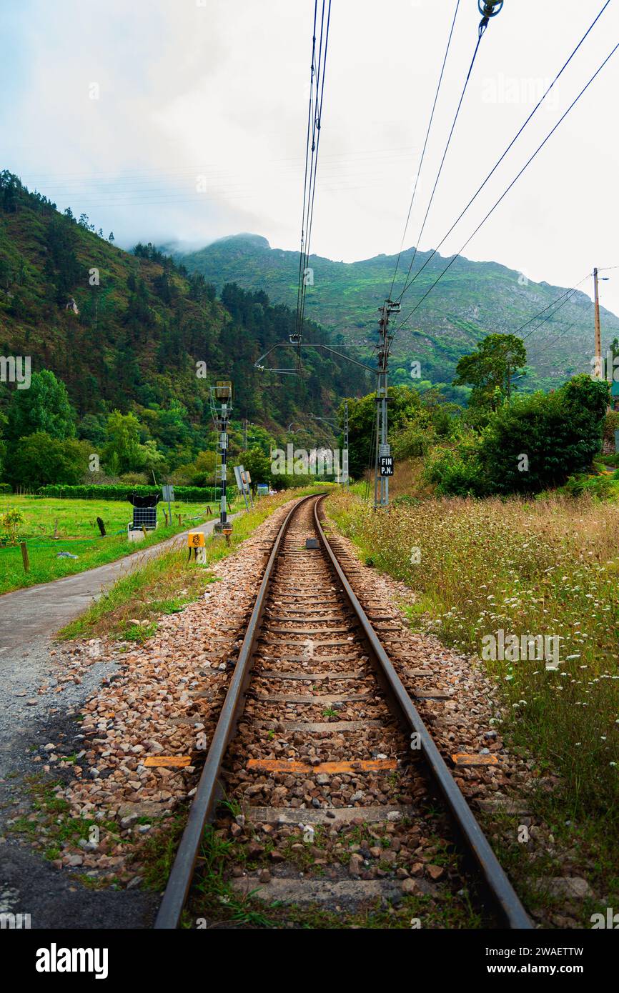 Winding train tracks hi-res stock photography and images - Alamy