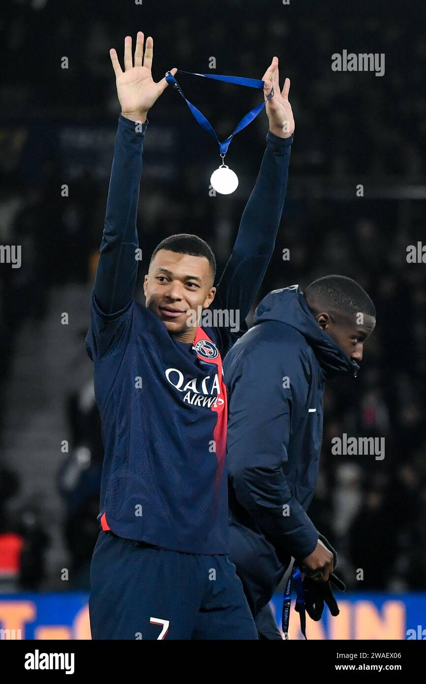 Kylian mbappe psg trophy hi-res stock photography and images - Alamy