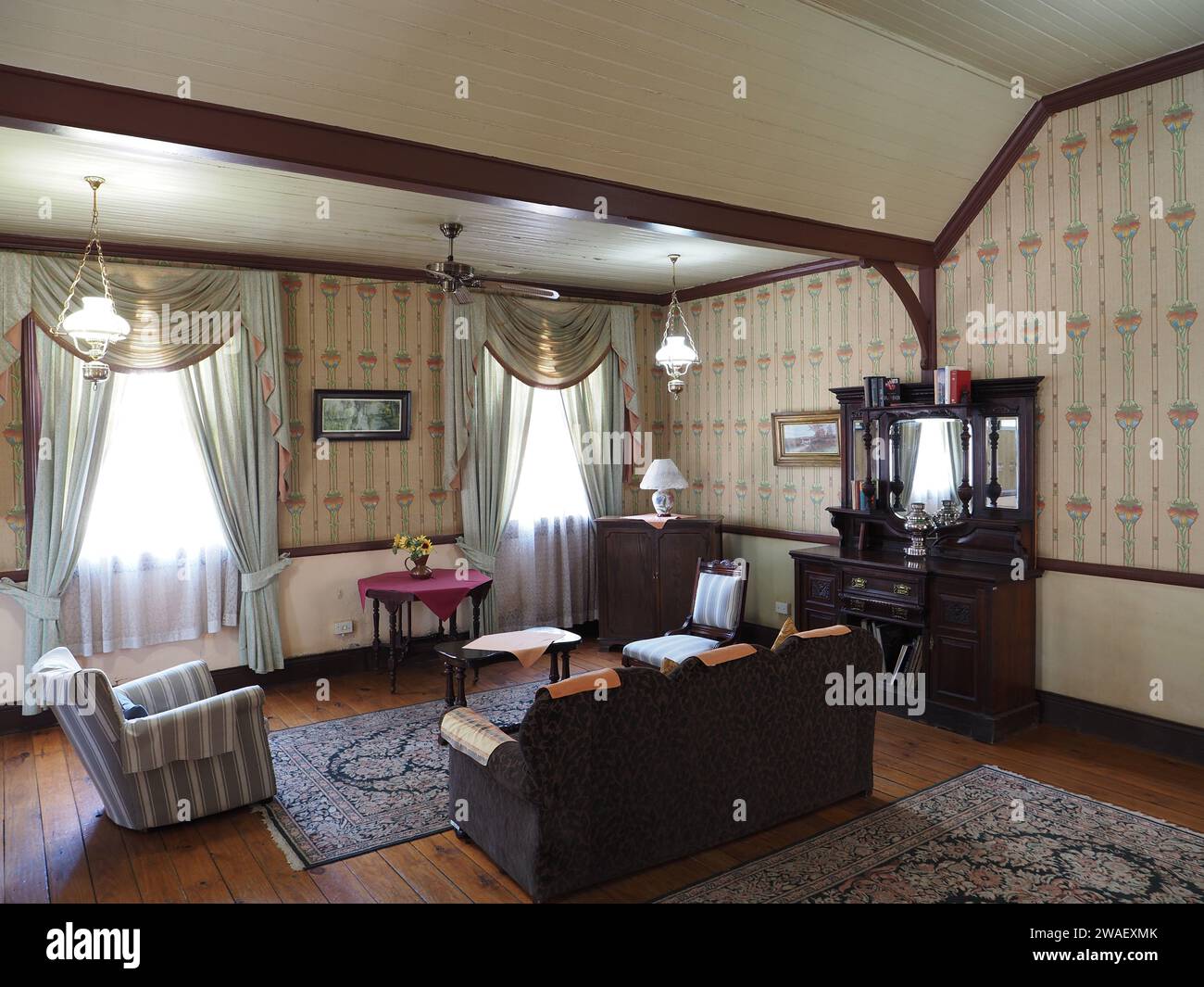 Pilgrim's Rest (Afrikaans: Pelgrimsrus) is a small museum town in the ...