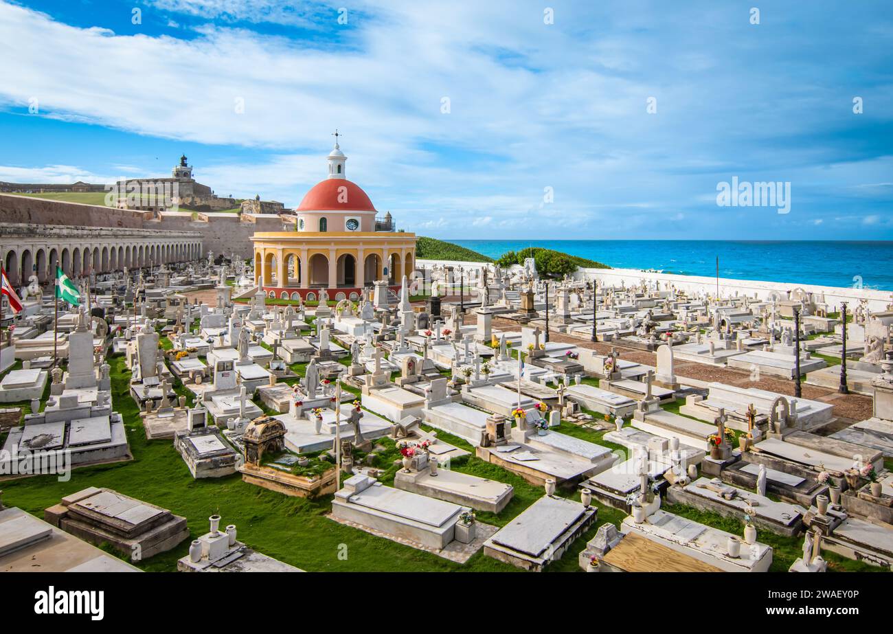 Old cemetery memorial hi-res stock photography and images - Alamy