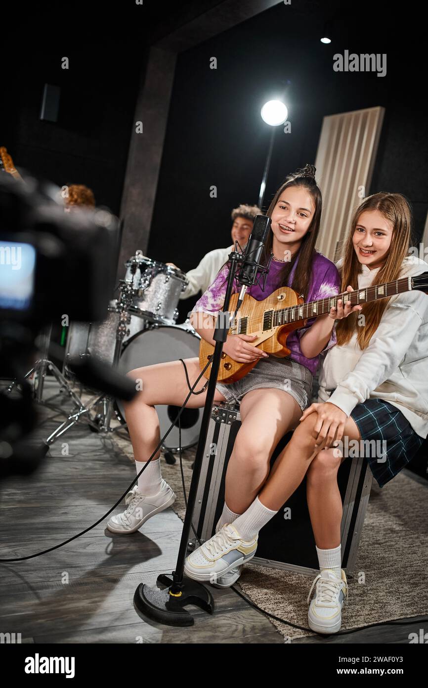Teens musical instruments hi-res stock photography and images - Alamy