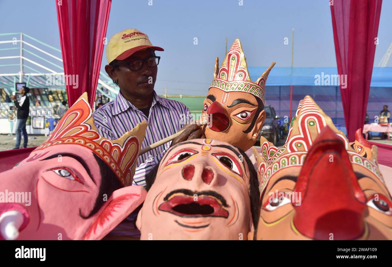 Guwahati, Guwahati, India. 4th Jan, 2024. Artist Debokanta Hazarika ...