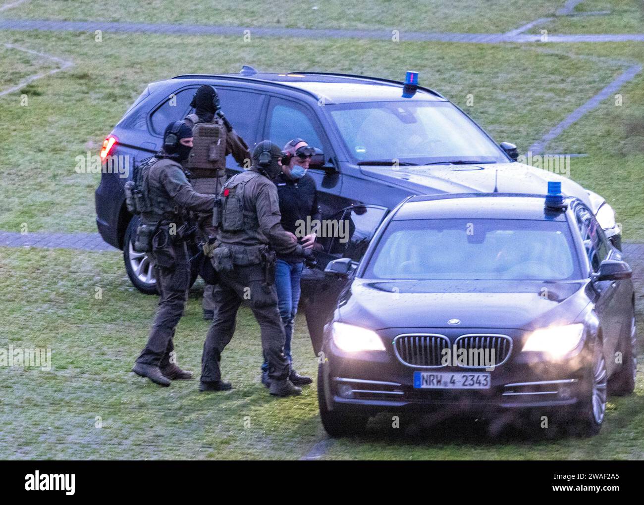 The defendant Thomas Drach, right, arrives by helicopter at the Cologne ...