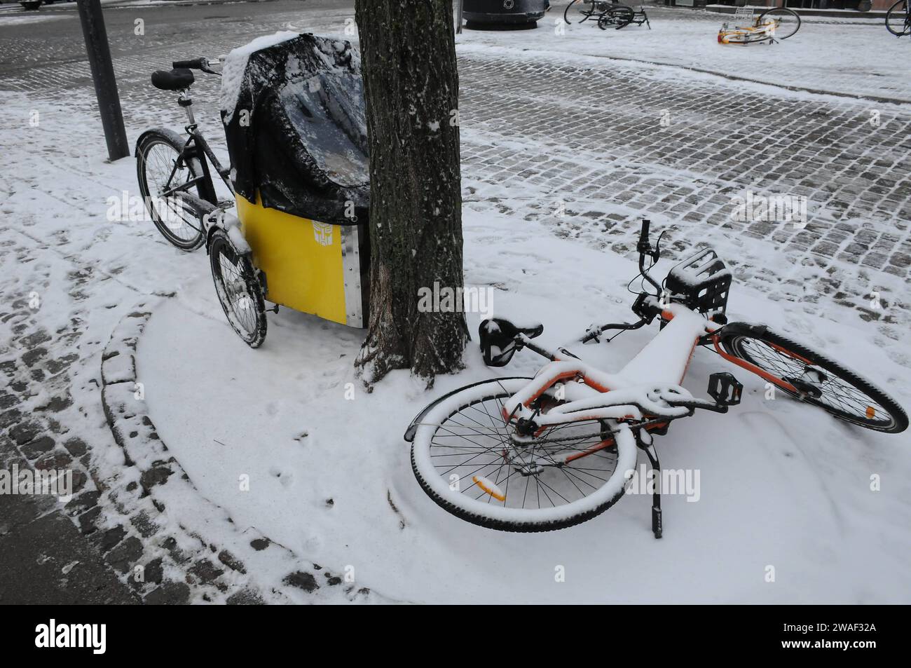 Cold wqinter hi-res stock photography and images - Alamy