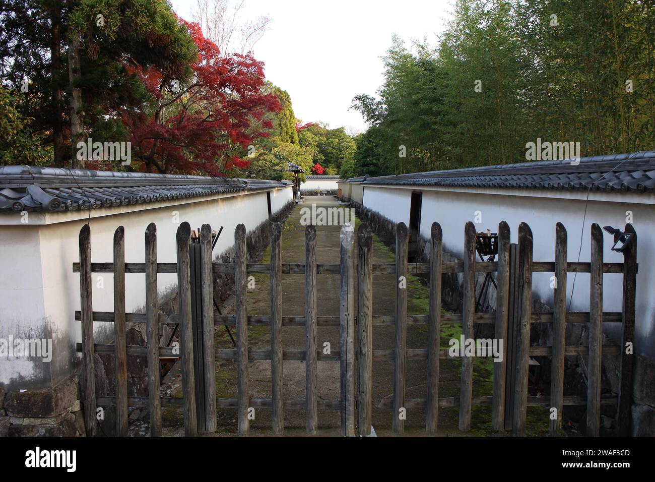 White walls, wooden fence and autumn leaves at Koko-en Garden in the ...