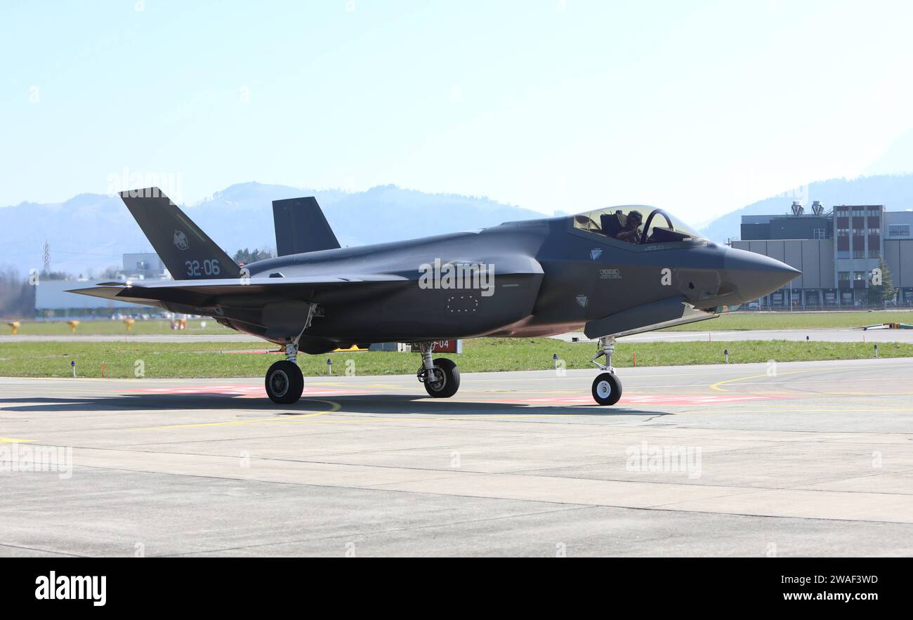 Ein Kampfflugzeug der italienischen Luftwaffe vom Typ Lockheed Martin F ...