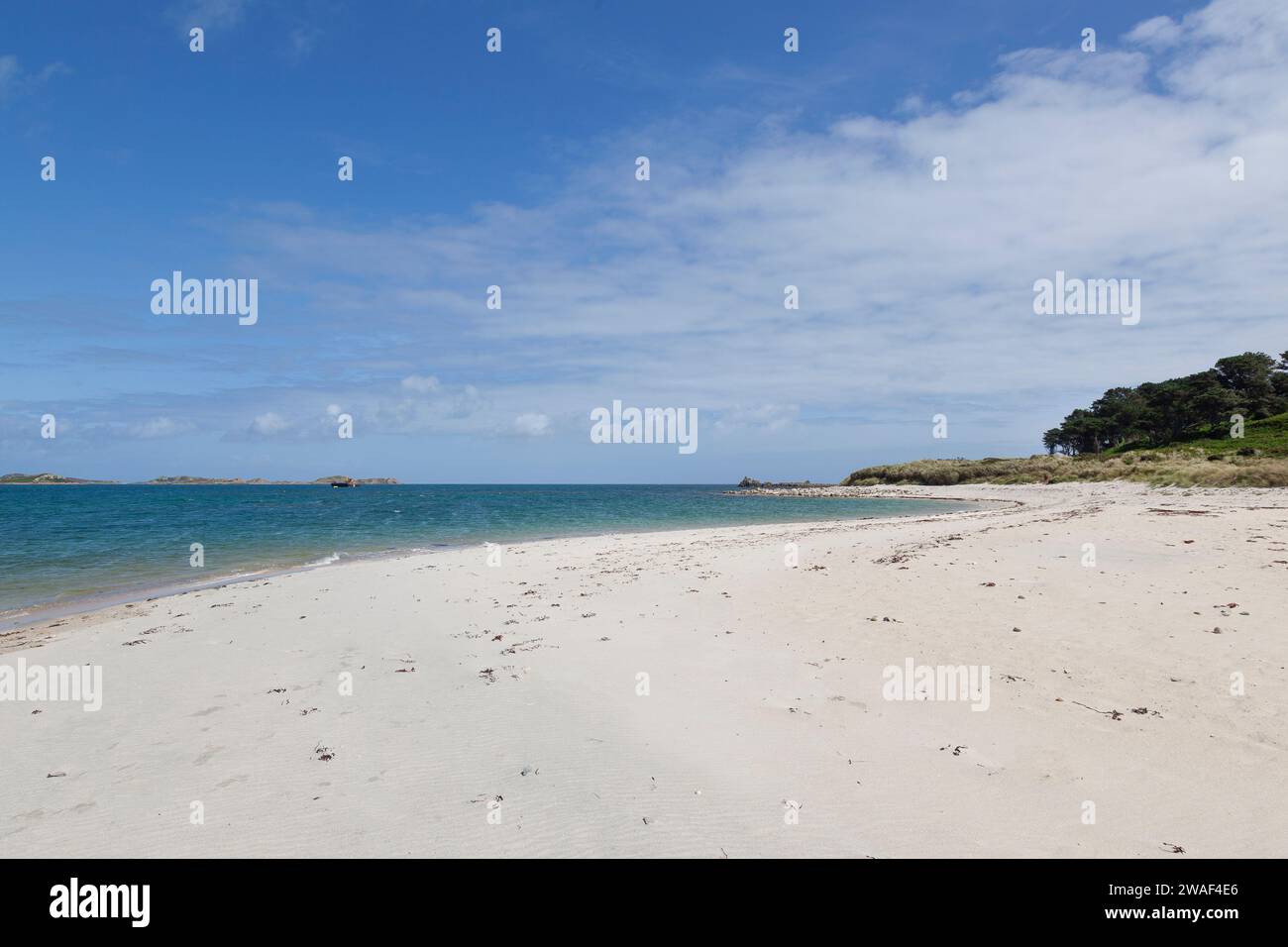 Isles scilly scenic beach sea hi-res stock photography and images - Alamy