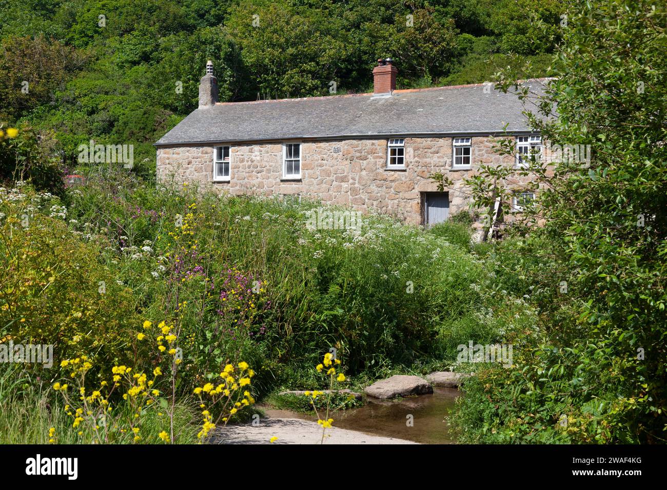 Cornish Cottages, Penberth Cove, Cornwall, England, UK Stock Photo - Alamy