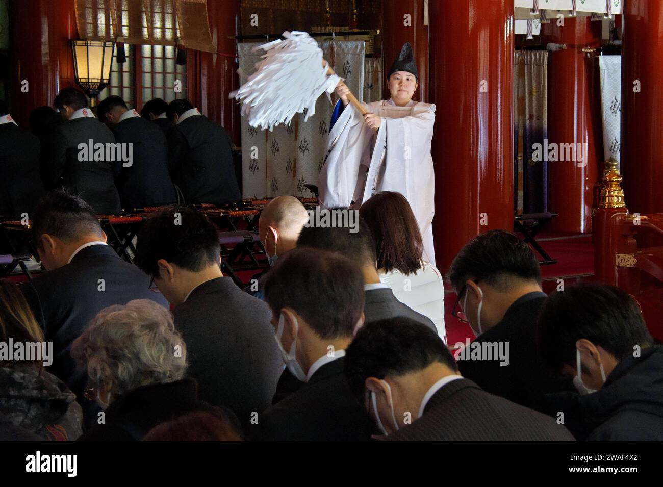 Tokyo, Japan. 04th Jan, 2024. A Shinto priest performs the "Oharai ...