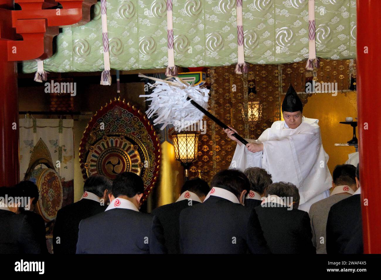 Tokyo, Japan. 04th Jan, 2024. A Shinto priest performs the "Oharai ...