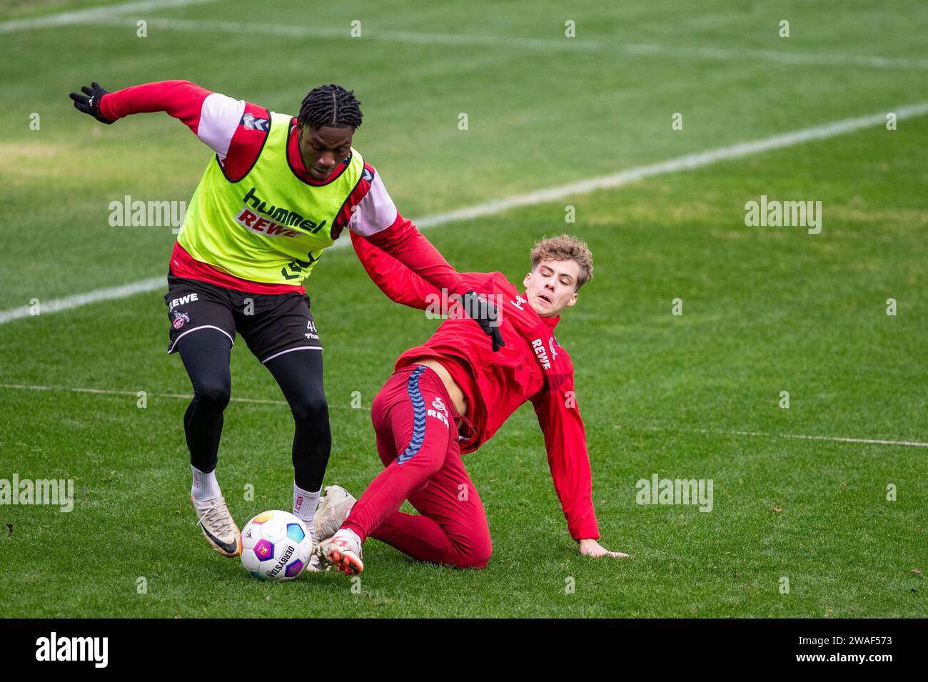 Koeln, Deutschland. 04th Jan, 2024. Faride Alidou (1.FC Koeln, 40) im Zweikampf mit Meiko W ...